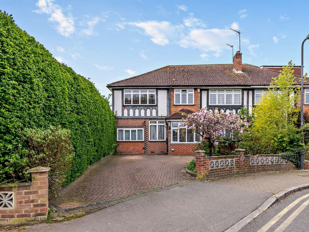 6 Bed Semi Detached House For Sale In George V Avenue Pinner Ha5 £