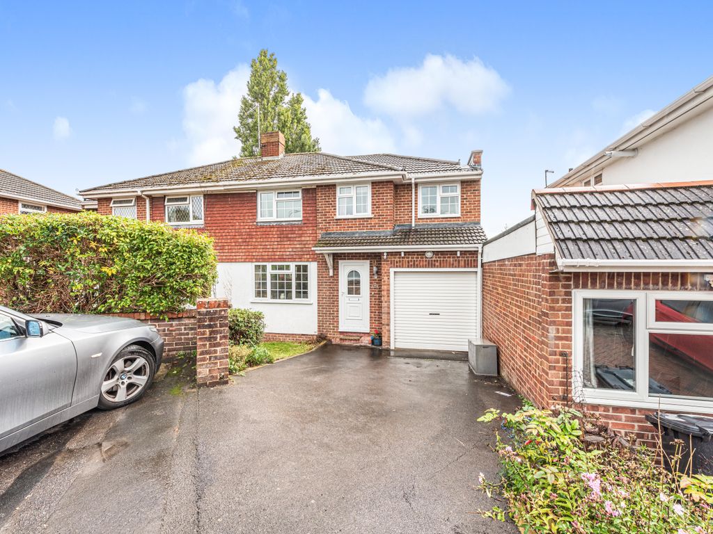 4 Bed Semi Detached House For Sale In Tilling Close Tilehurst Reading