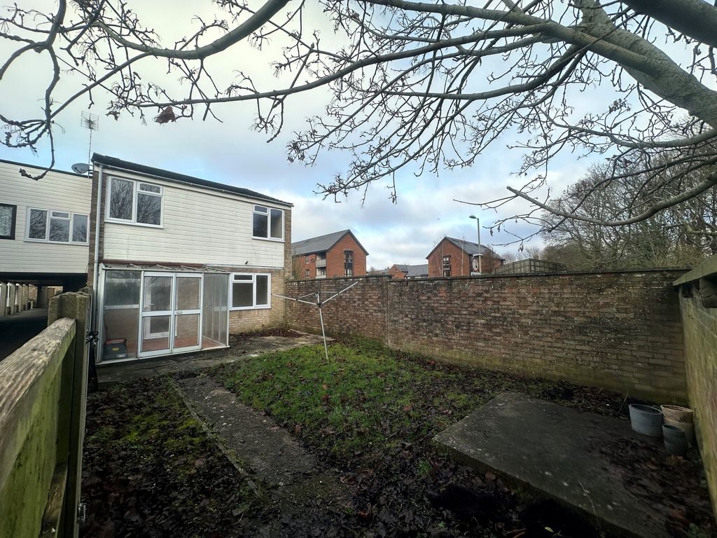4 bed end terrace house to rent in Coleman Close, Basingstoke RG21, £ ...