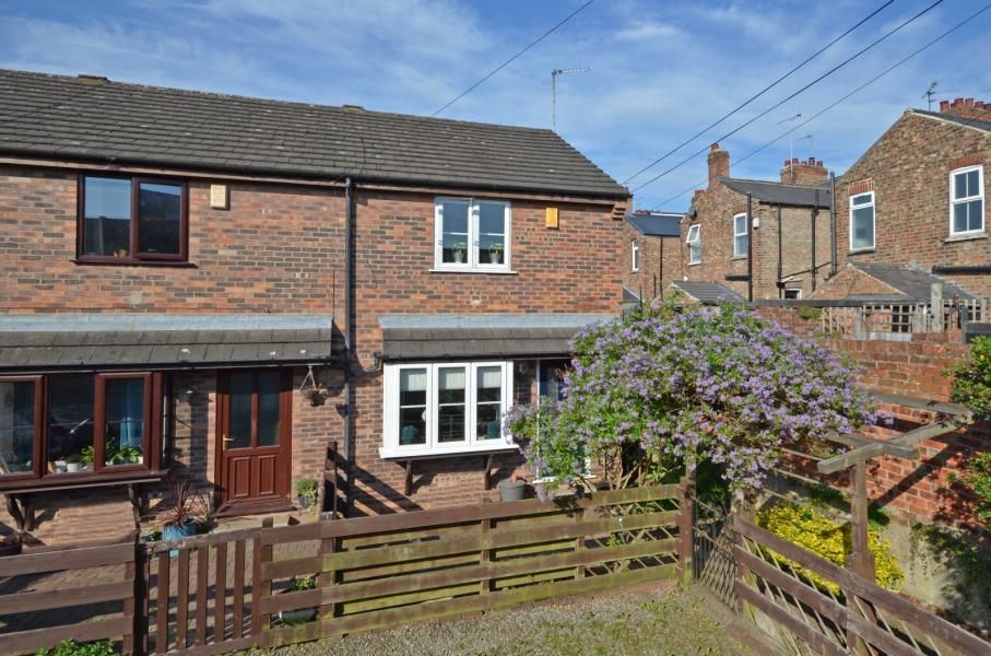 2 bed end terrace house to rent in Lister Court, Howe Hill Road ...