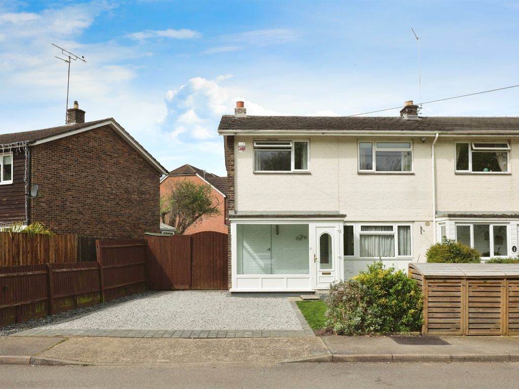 3 bed end terrace house for sale in Longmore Close, Maple Cross ...
