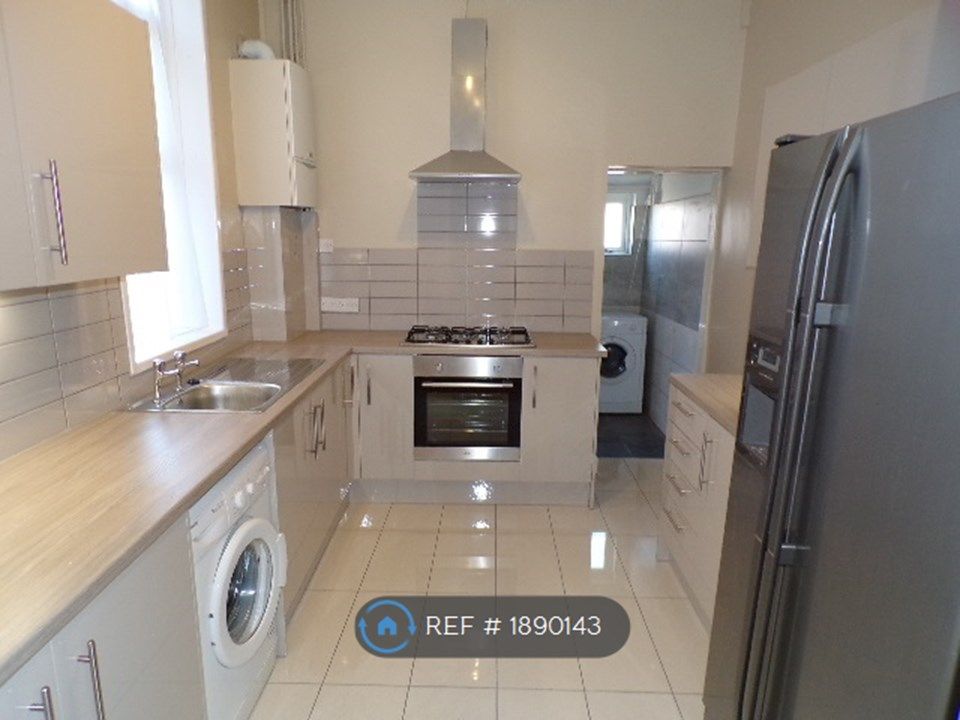 5 bed terraced house to rent in Queensland Avenue, Coventry CV5, £520 ...