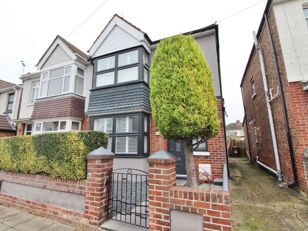 3 Bed Semi Detached House For Sale In Lyndhurst Road Portsmouth Po2 £