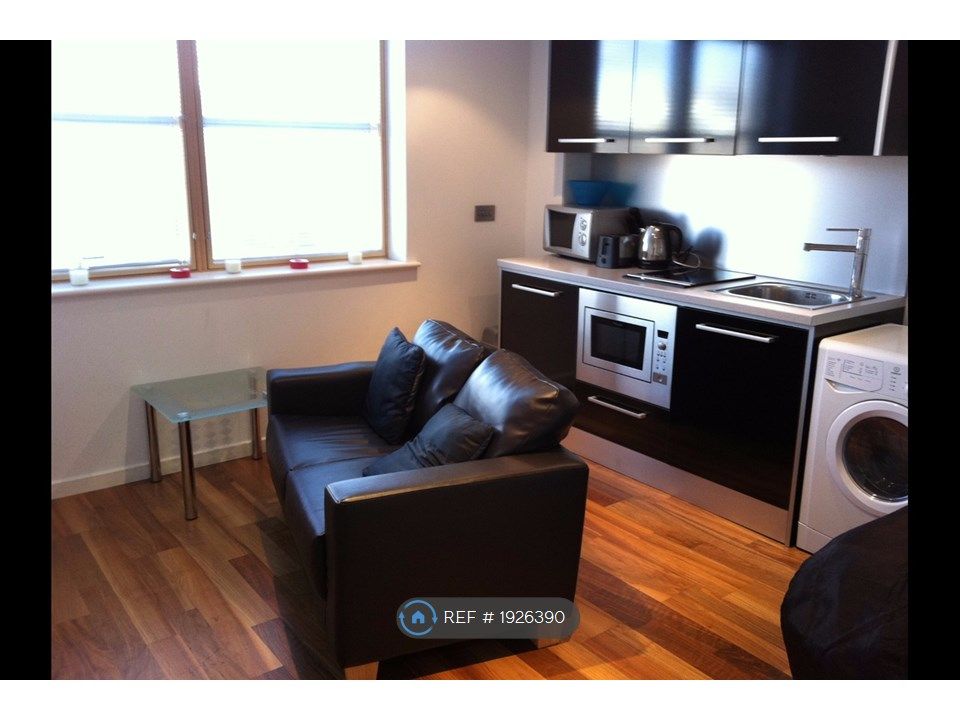 Studio to rent in Wellington Street, Leeds LS1, £795 pcm - Zoopla