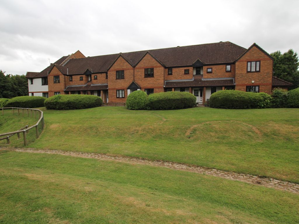 2 bed flat to rent in Ridge Green, Shaw, Swindon SN5, £925 pcm - Zoopla