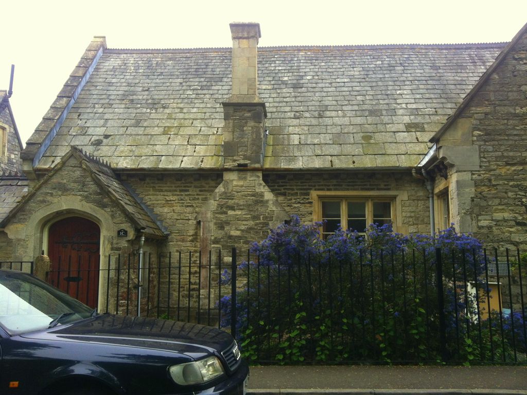 2 bed detached house to rent in Peartree Road, Southampton SO19, £1,150 ...