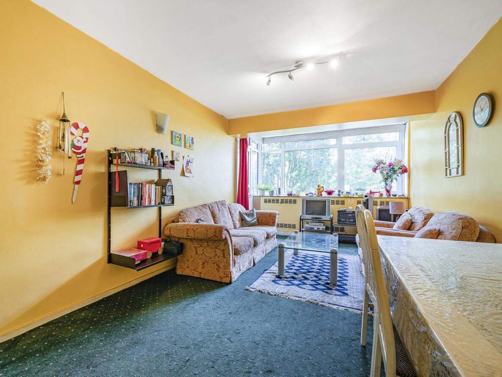 3 bed flat for sale in Gloucester Terrace, London W2, £575,000 - Zoopla