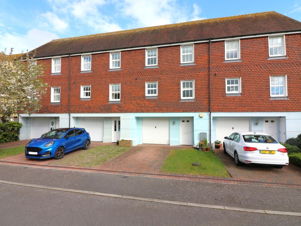 3 bed town house for sale in Bridge Close, Sandwich CT13, £399,000 - Zoopla