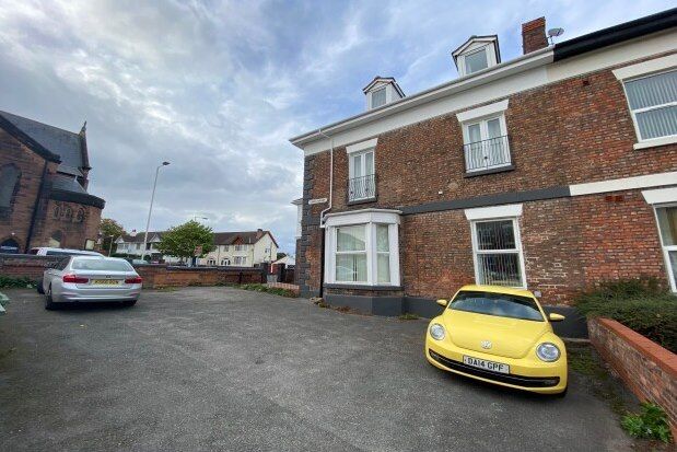 2 bed flat to rent in Oxton, Prenton CH43 - Zoopla