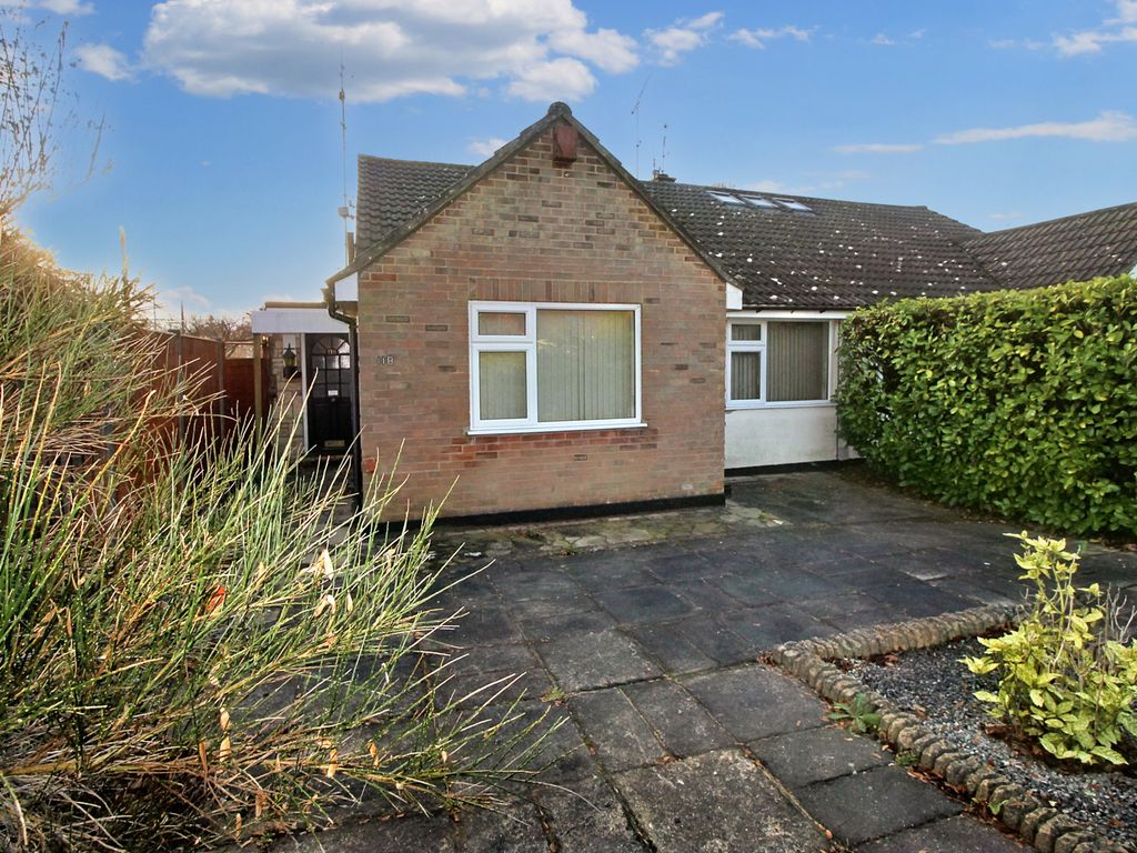 2 bed bungalow for sale in Pierrefondes Avenue, Farnborough GU14, £ ...