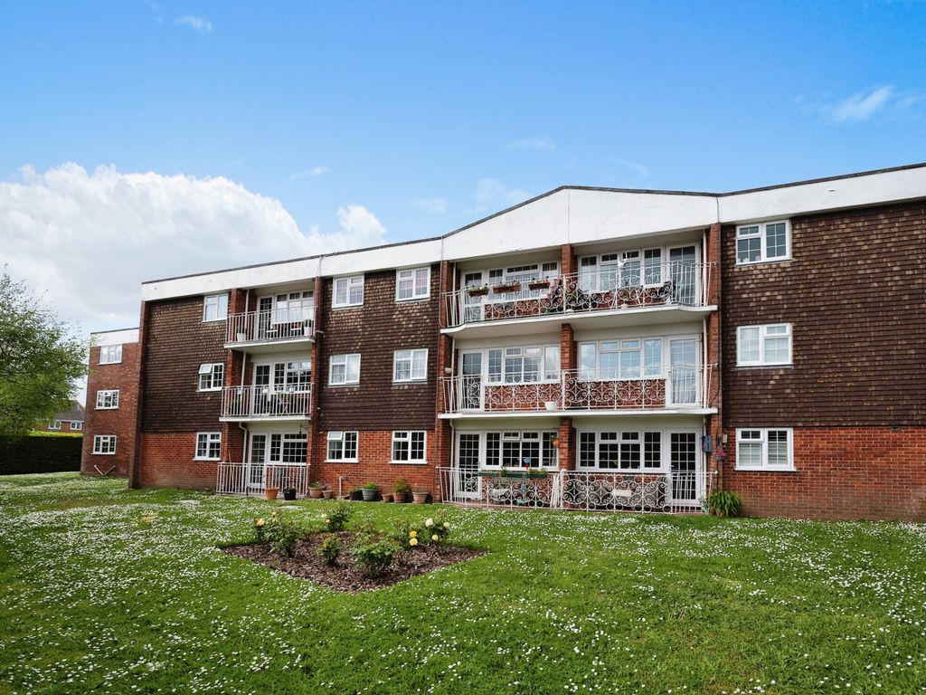 2 bed flat for sale in Mark Anthony Court, Hayling Island, Hampshire ...