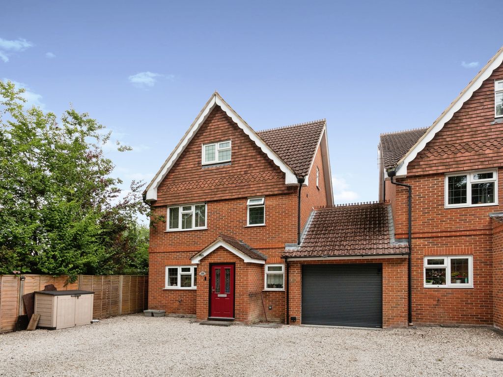 4 bed detached house for sale in Woodlands Road, Farnborough GU14, £ ...