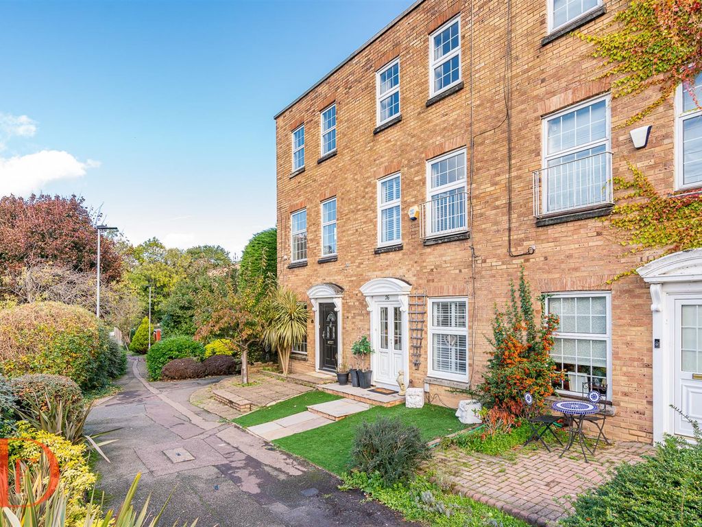3 bed terraced house for sale in Hawthorns, Woodford Green IG8 - Zoopla
