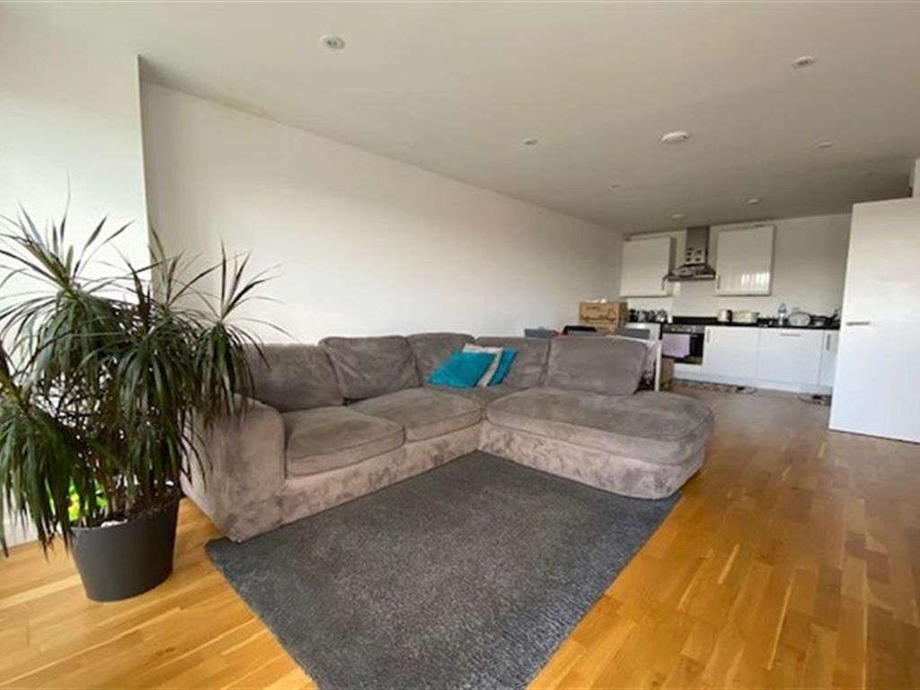 1 bed flat to rent in Zenith Close, London NW9, £2,150 pcm - Zoopla