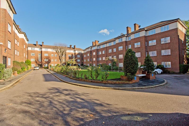 2 bed flat for sale in Brent Street, London NW4 - Zoopla