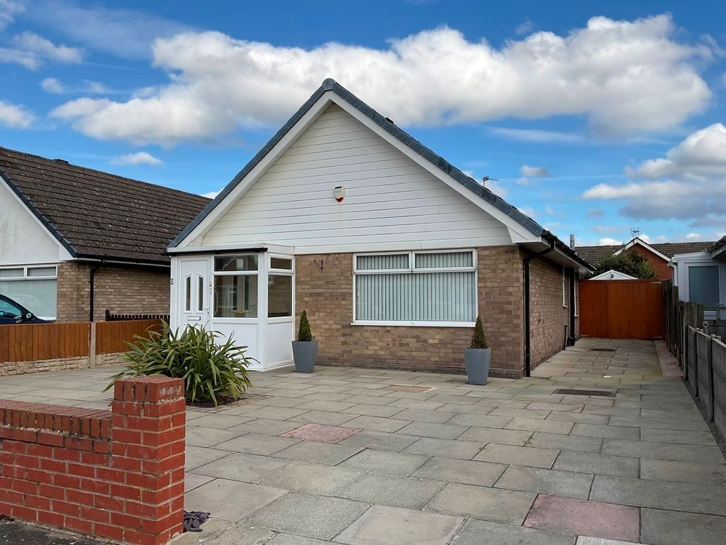 2 Bed Bungalow For Sale In Inskip Road Marshside Southport Pr9 £