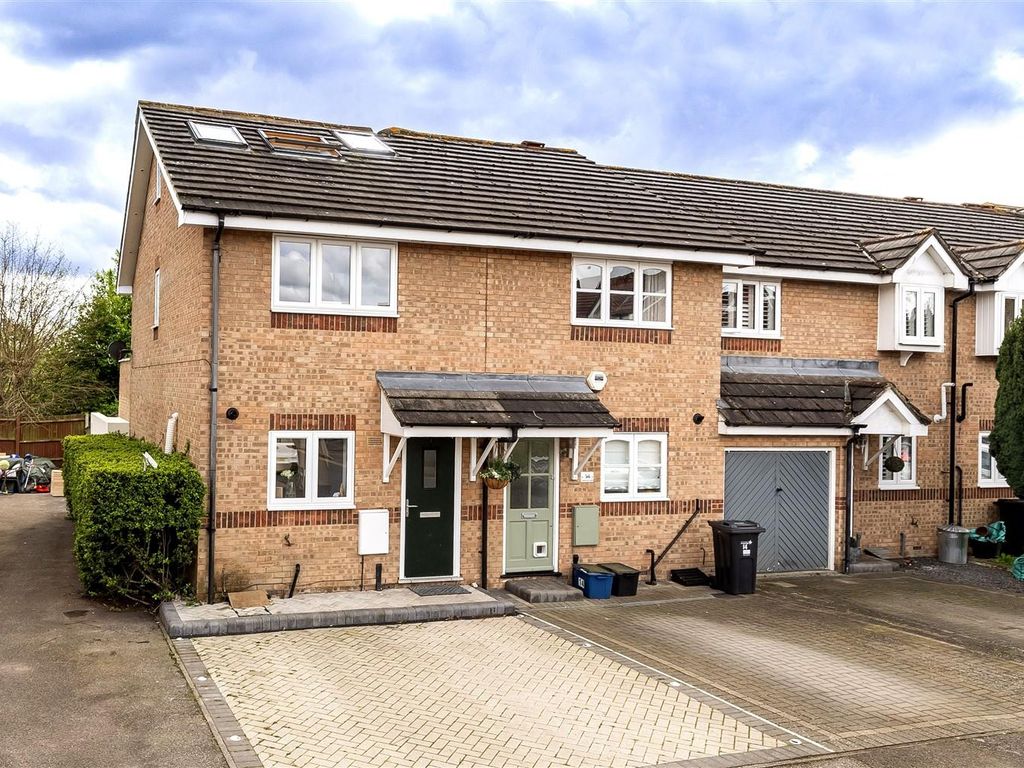 3 bed end terrace house for sale in Fieldhouse Close, London E18, £ ...