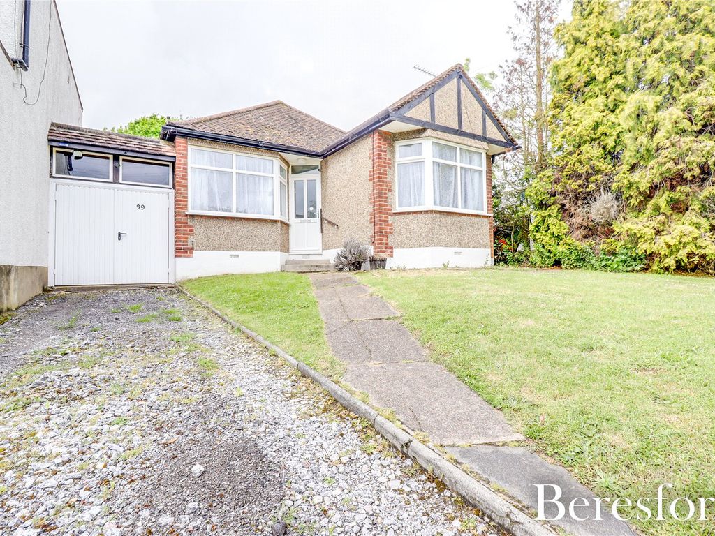 3 bed bungalow for sale in Hogarth Avenue, Brentwood CM15, £550,000 ...