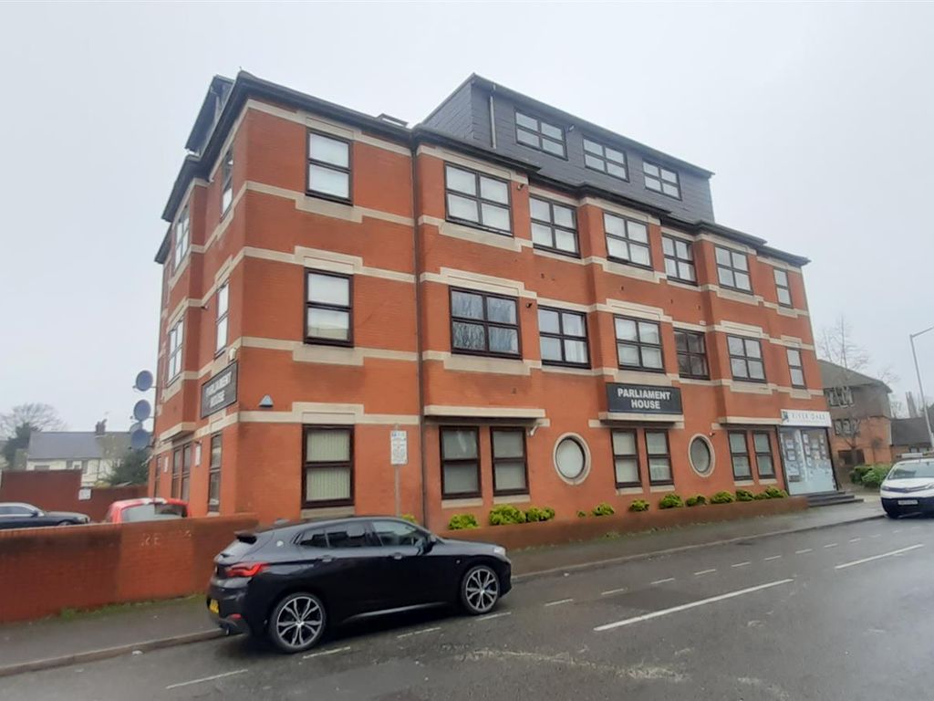 1 bed flat to rent in St. Laurence Way, Slough SL1, £1,300 pcm - Zoopla