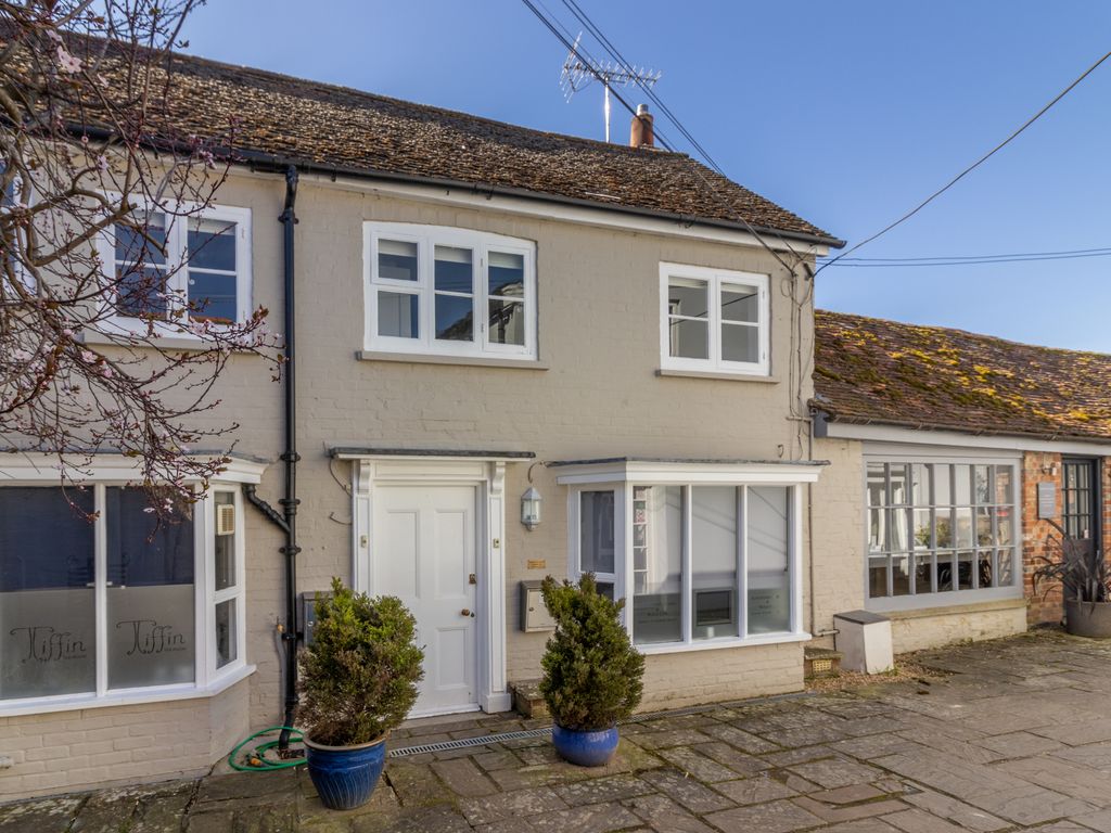 3 bed terraced house to rent in Bakehous Yard, West Street, Alresford ...
