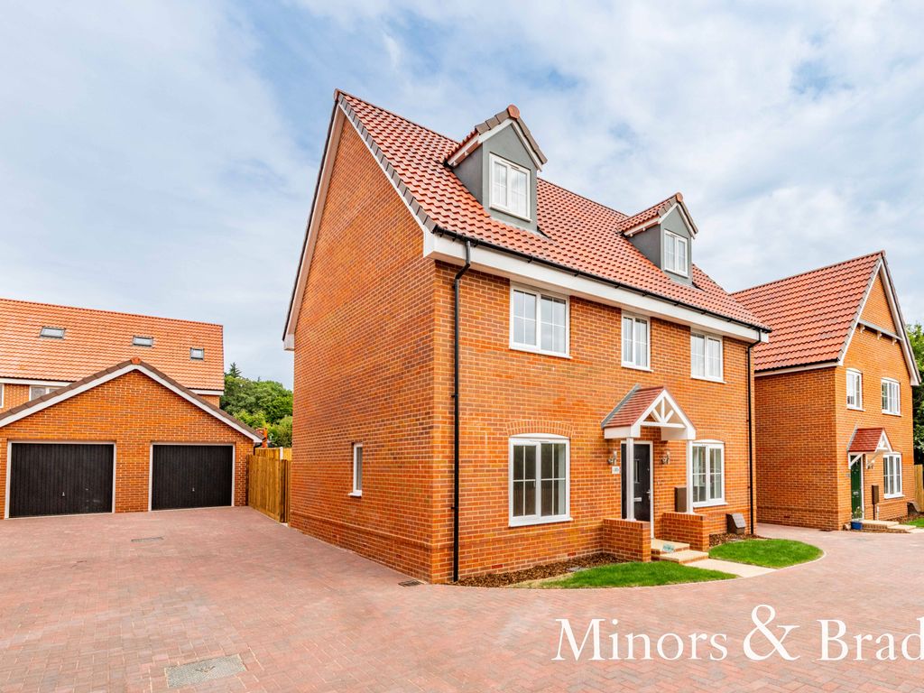 5 bed detached house for sale in Kingfisher Road, Sprowston, Norwich ...