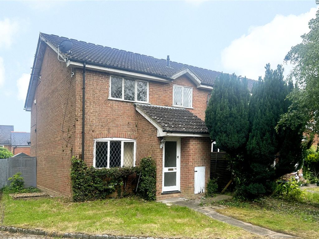 2 bed end terrace house for sale in Scots Court, Hook, Hart RG27, £ ...