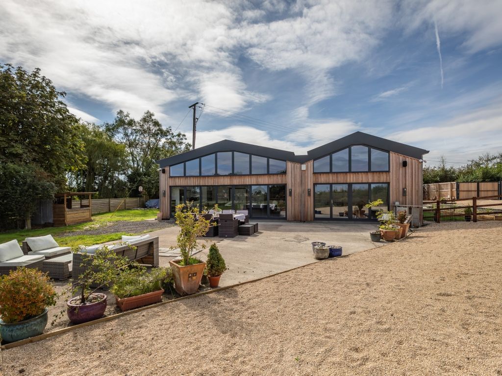 4 bed barn conversion to rent in Lamberts Marsh, Southwick, Trowbridge ...