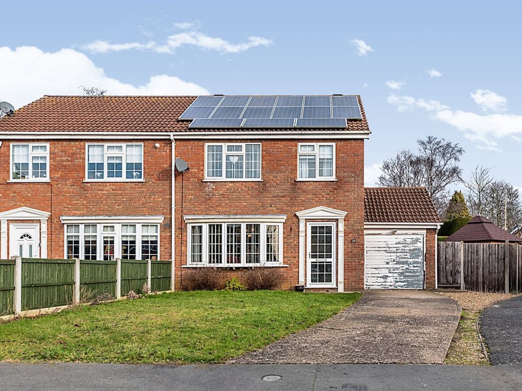 3 Bed Semi Detached House For Sale In Chichester Close Grantham Ng31