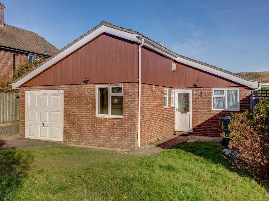 3 bed bungalow for sale in Farm Close, Henfield BN5 - Zoopla