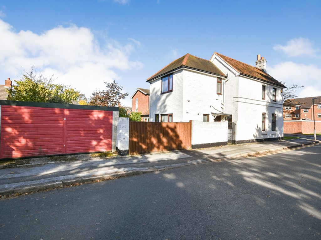 3 bed detached house for sale in Parkhouse Lane, Reading RG30, £550,000 ...