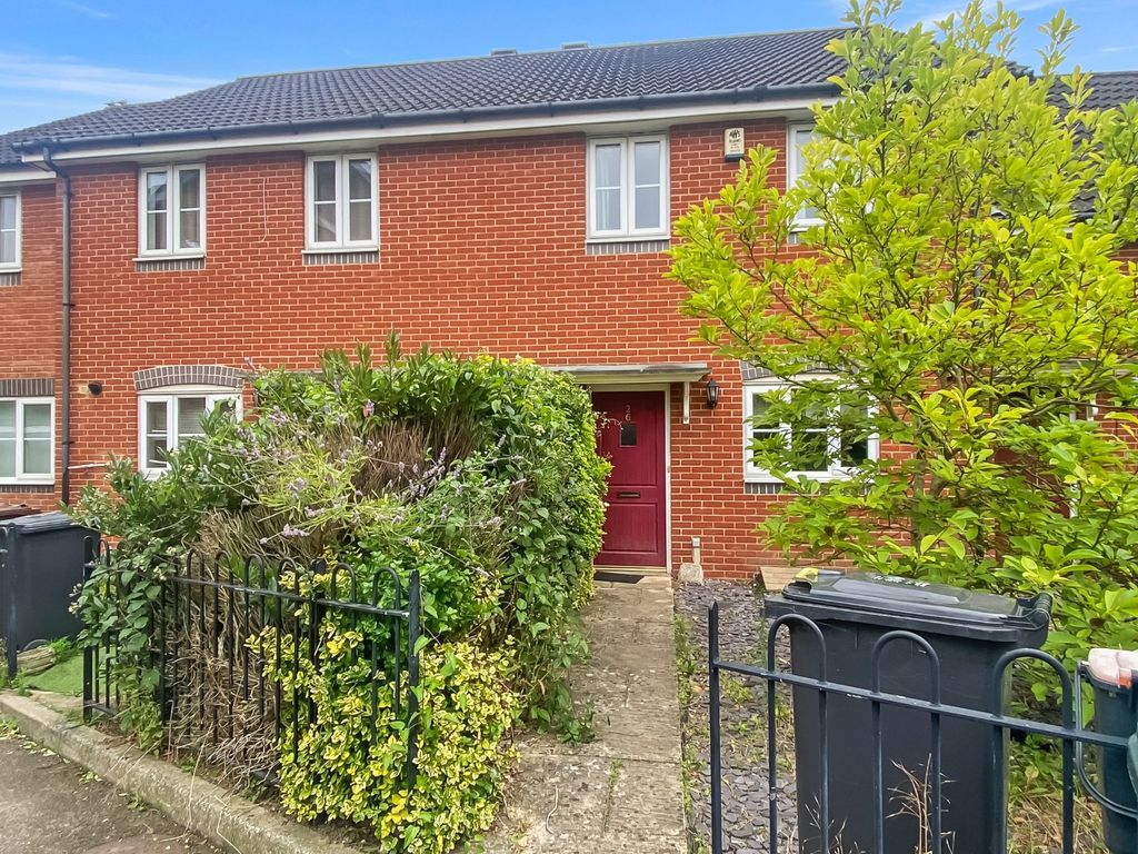 3 Bed Semi Detached House To Rent In Kendall Gardens Gravesend Kent
