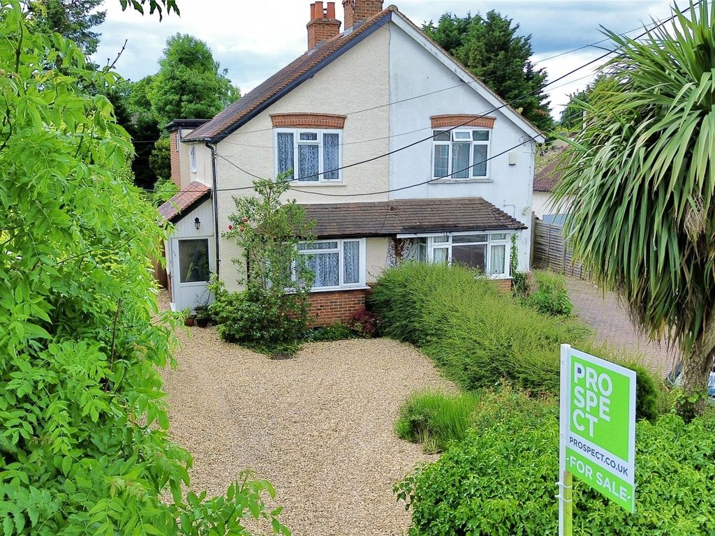 3 Bed Semi Detached House For Sale In Reading Road Winnersh Wokingham