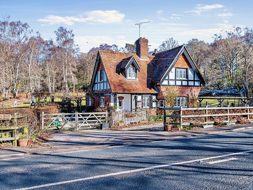 3 bed cottage for sale in Allum Green, Lyndhurst, Hampshire SO43 - Zoopla