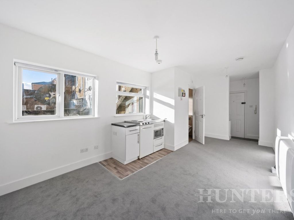 Studio to rent in Seven Sisters Road, London N15, £900 pcm - Zoopla