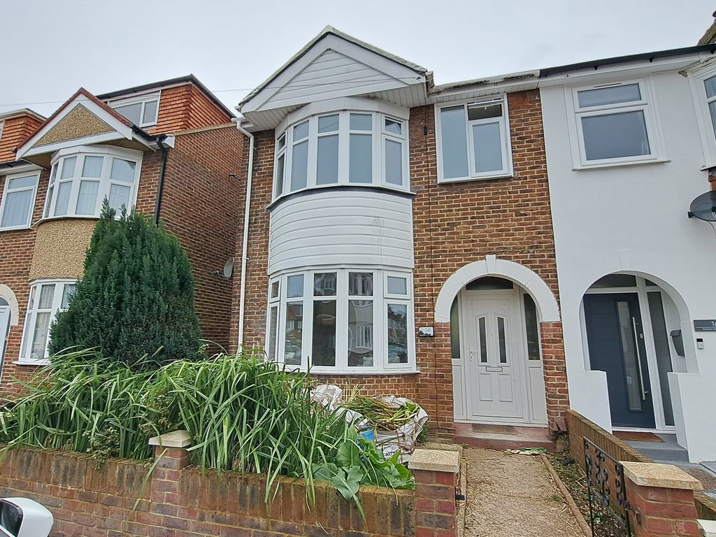 3 bed end terrace house to rent in Rothesay Road, Gosport PO12, £1,350 ...