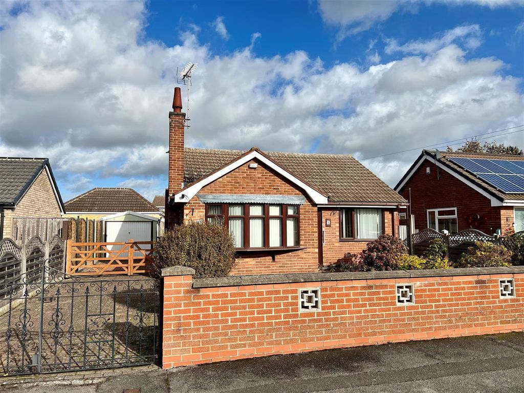2 bed detached bungalow for sale in Chaucer Road, Fernwood, Newark NG24 ...