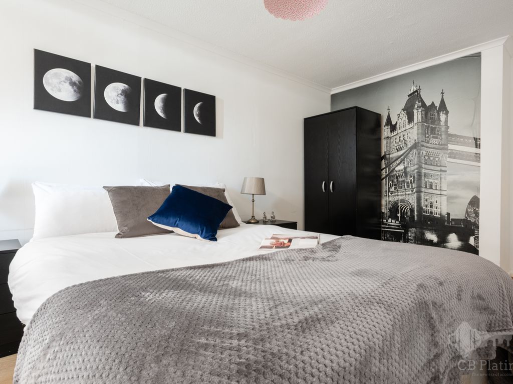 1 bed flat to rent in Leather Lane, London EC1N, £2,300 pcm - Zoopla