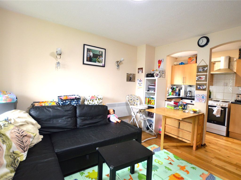 1 bed detached house to rent in Gilpin Close, Mitcham, Merton CR4, £1,450 pcm - Zoopla