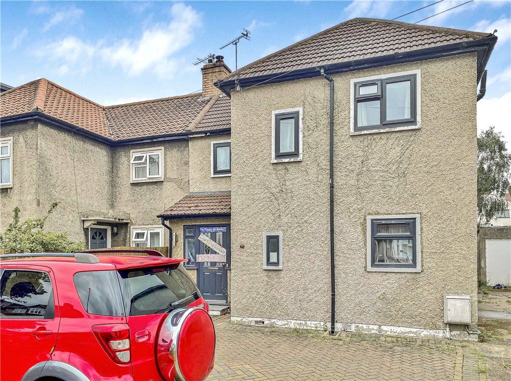4 Bed Semi Detached House For Sale In Whitton Dene Whitton Hounslow
