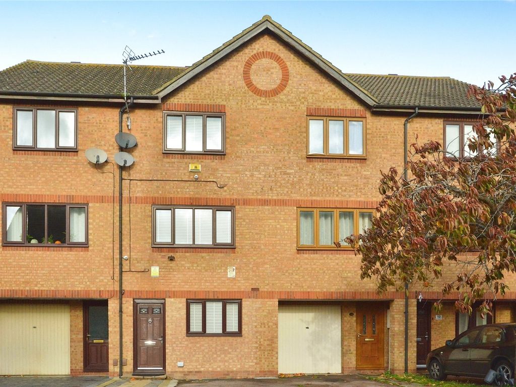3 bed town house for sale in Chetwode Avenue, Monkston, Milton Keynes ...
