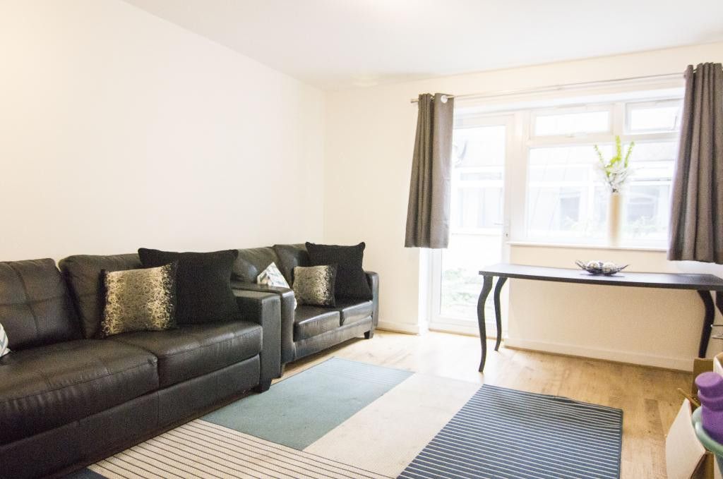 Room to rent in Hyde Park Road, Leeds LS6 - Zoopla