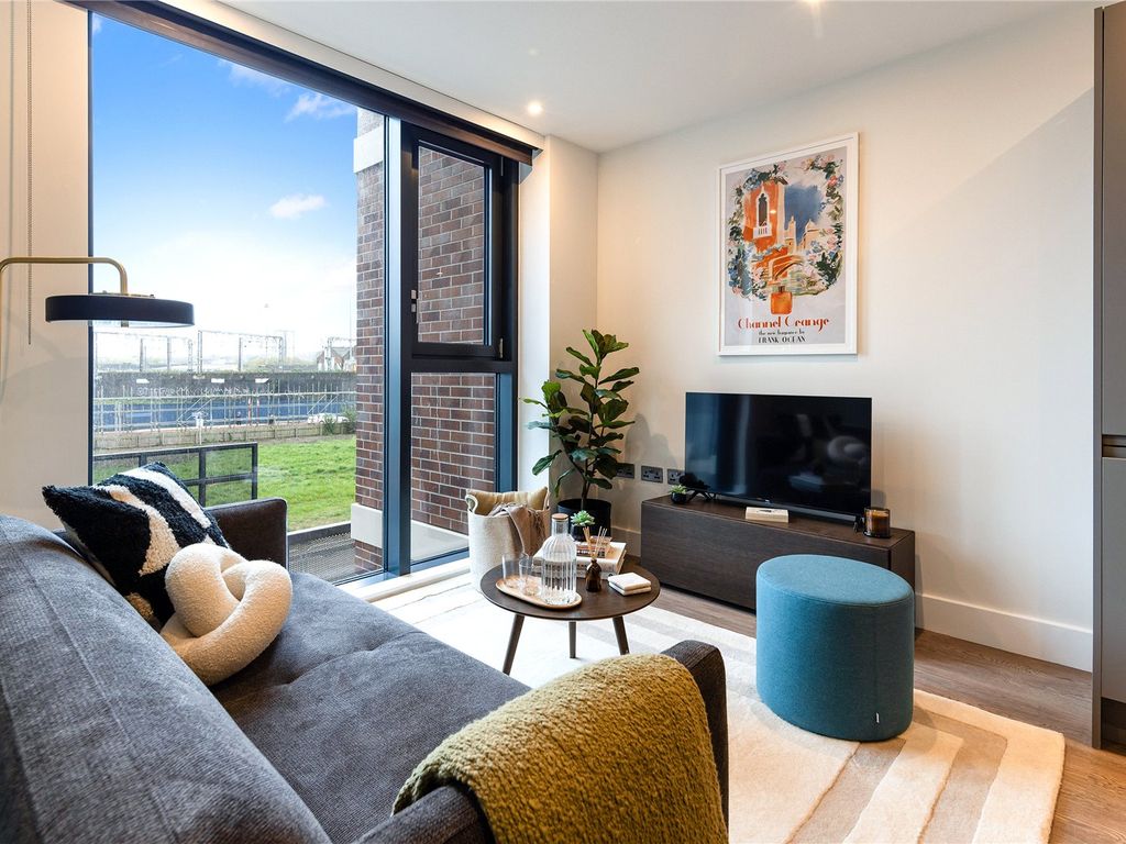 1 bed flat to rent in UNCLE Leeds, 3 Whitehall LS12, £1,150 pcm - Zoopla