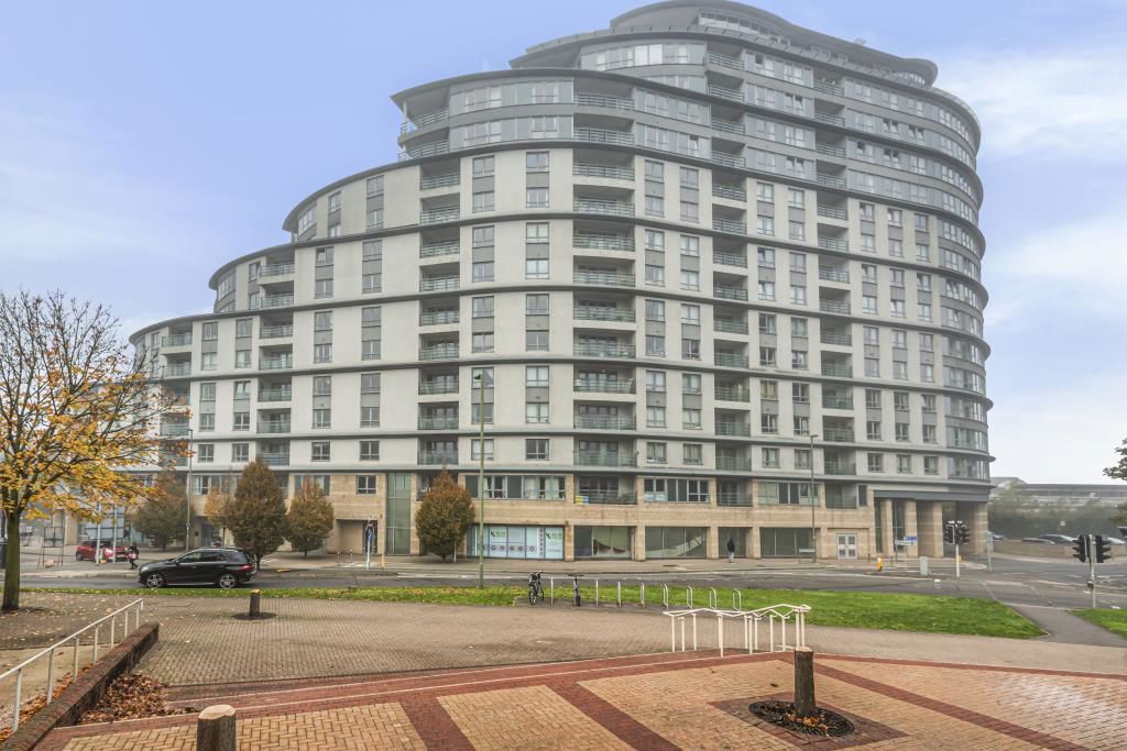 2 bed flat for sale in Station Approach, Woking GU22, £265,000 - Zoopla