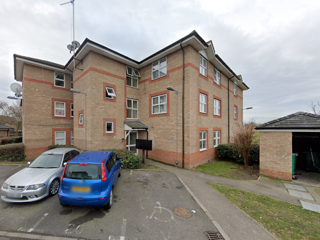 2 Bed Flat To Rent In Garner Court Douglas Road Stanwell Staines
