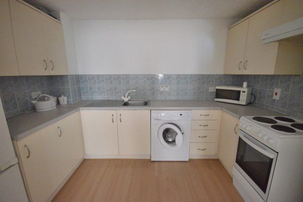 1 bed flat to rent in Darwin Court, Rochester ME1, £950 pcm - Zoopla