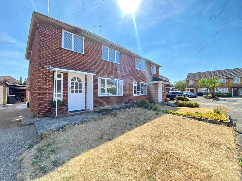 3 bed semi-detached house to rent in Ray Lea Close, Maidenhead ...