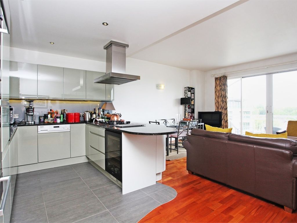 2 bed flat to rent in Regatta Point, 38 Kew Bridge Road, Brentford TW8 ...
