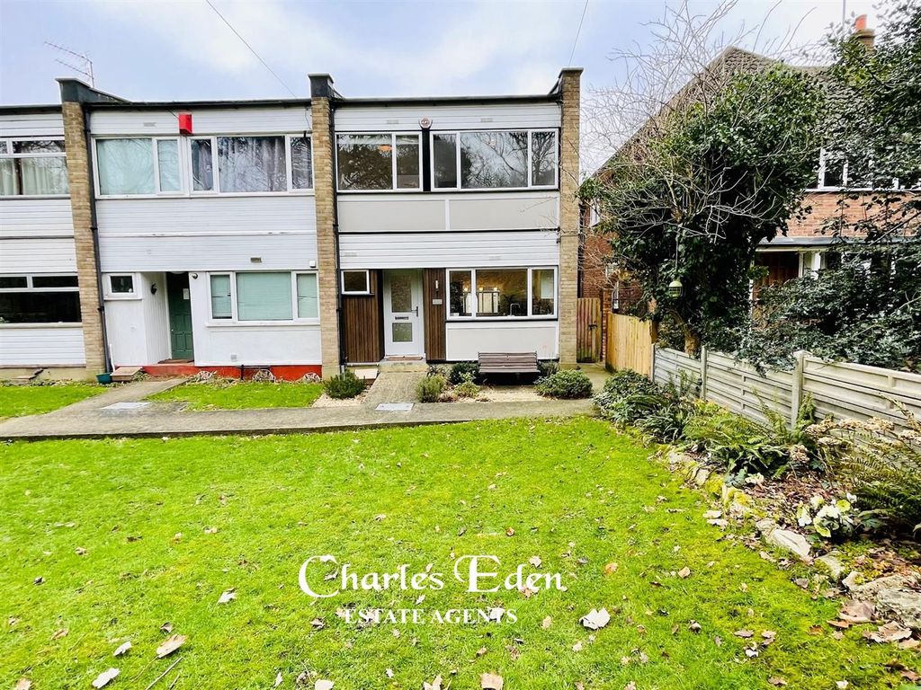 4 bed town house for sale in Ravensbourne Avenue, Beckenham BR3 - Zoopla