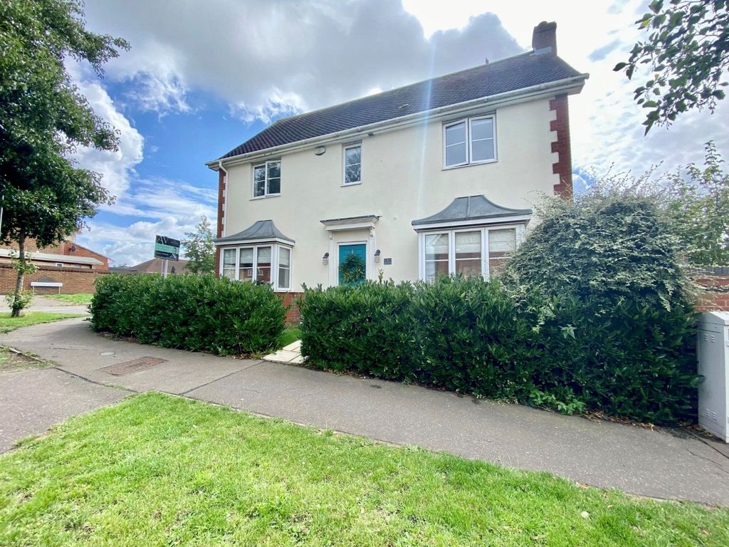 4 Bed Detached House For Sale In Churchfields Avenue Stanway