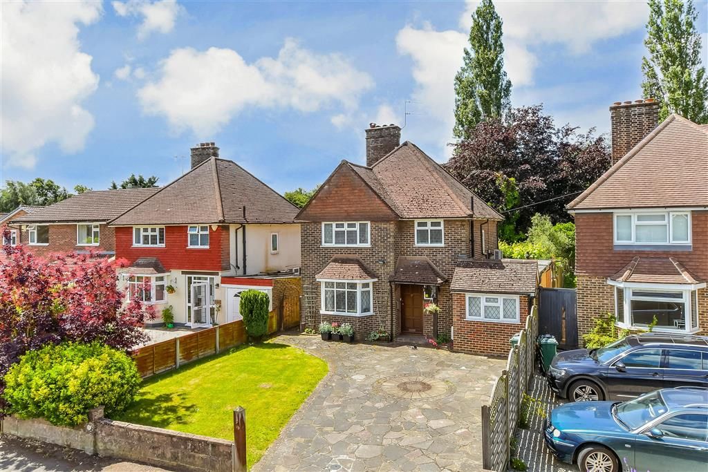 3 bed detached house for sale in Nutfield Road, Merstham, Redhill ...